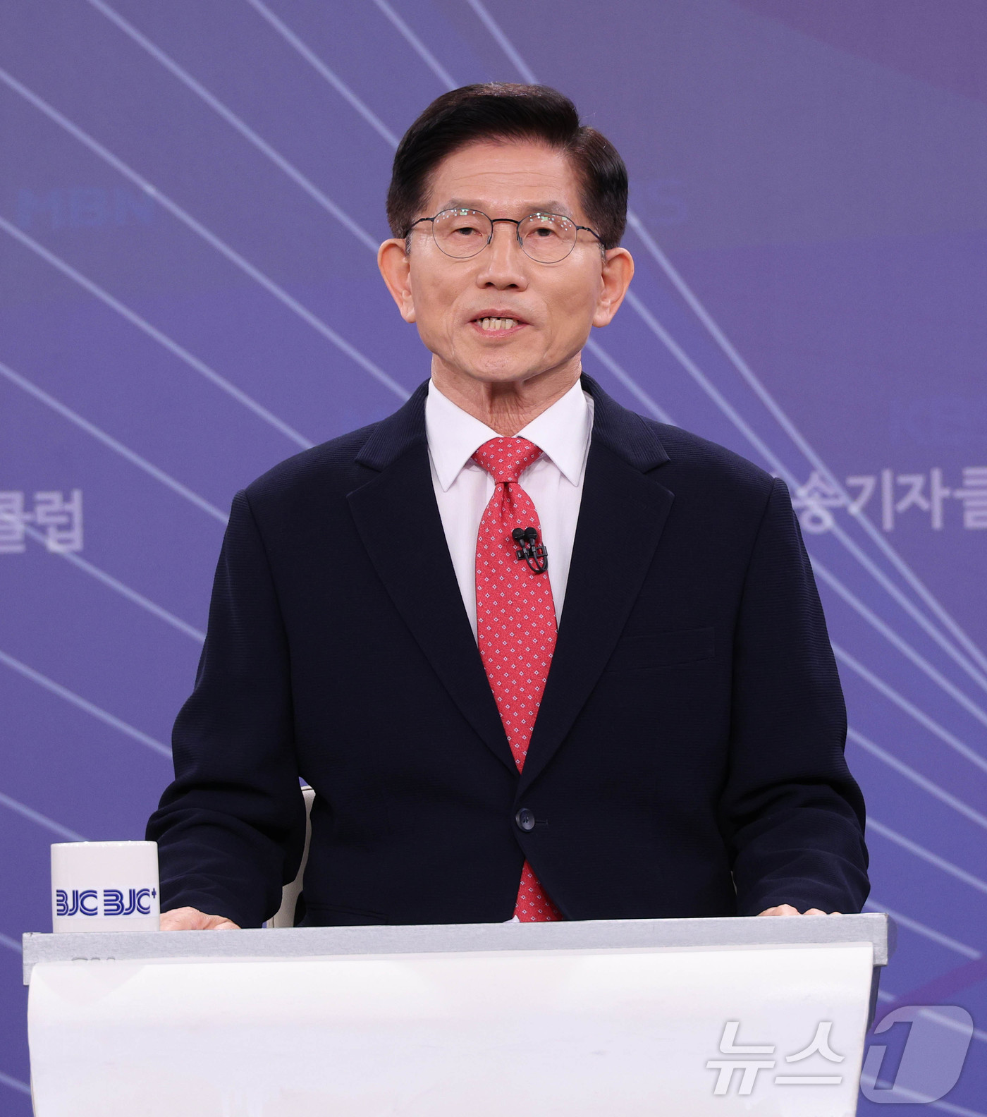 대선 후보 초청 토론회서 발언하는 김문수 - 뉴스1