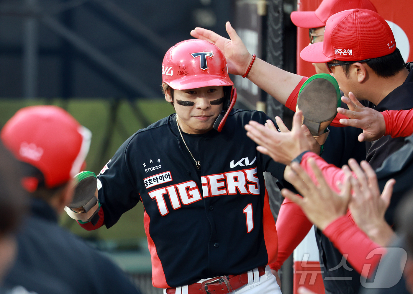 한 점 따라가는 KIA - 뉴스1