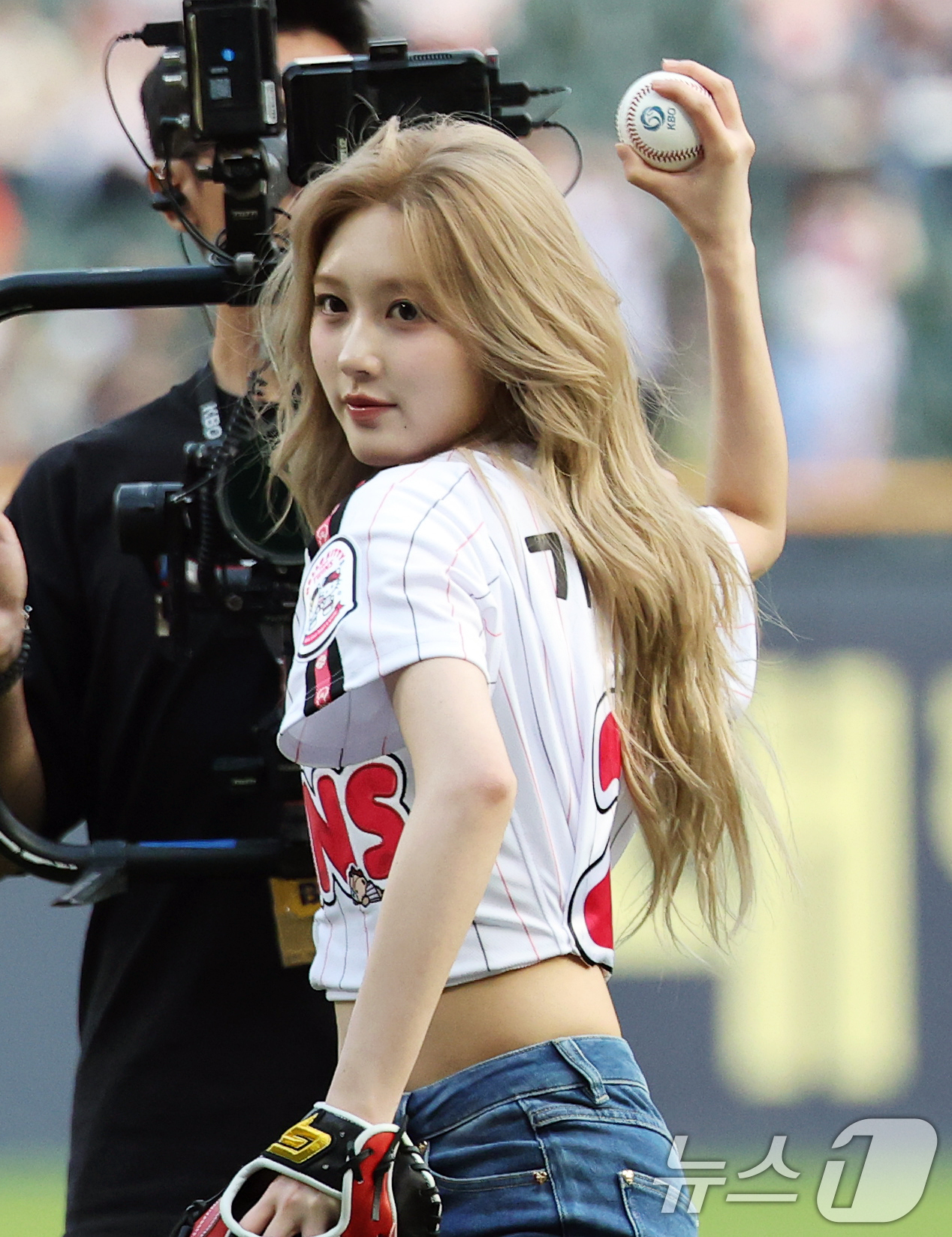 아이브 가을, 완벽한 투구폼 - 뉴스1