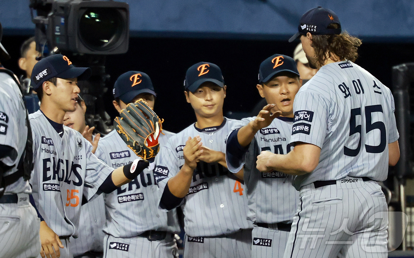 5회까지 무실점 호투 펼치는 와이스 - 뉴스1