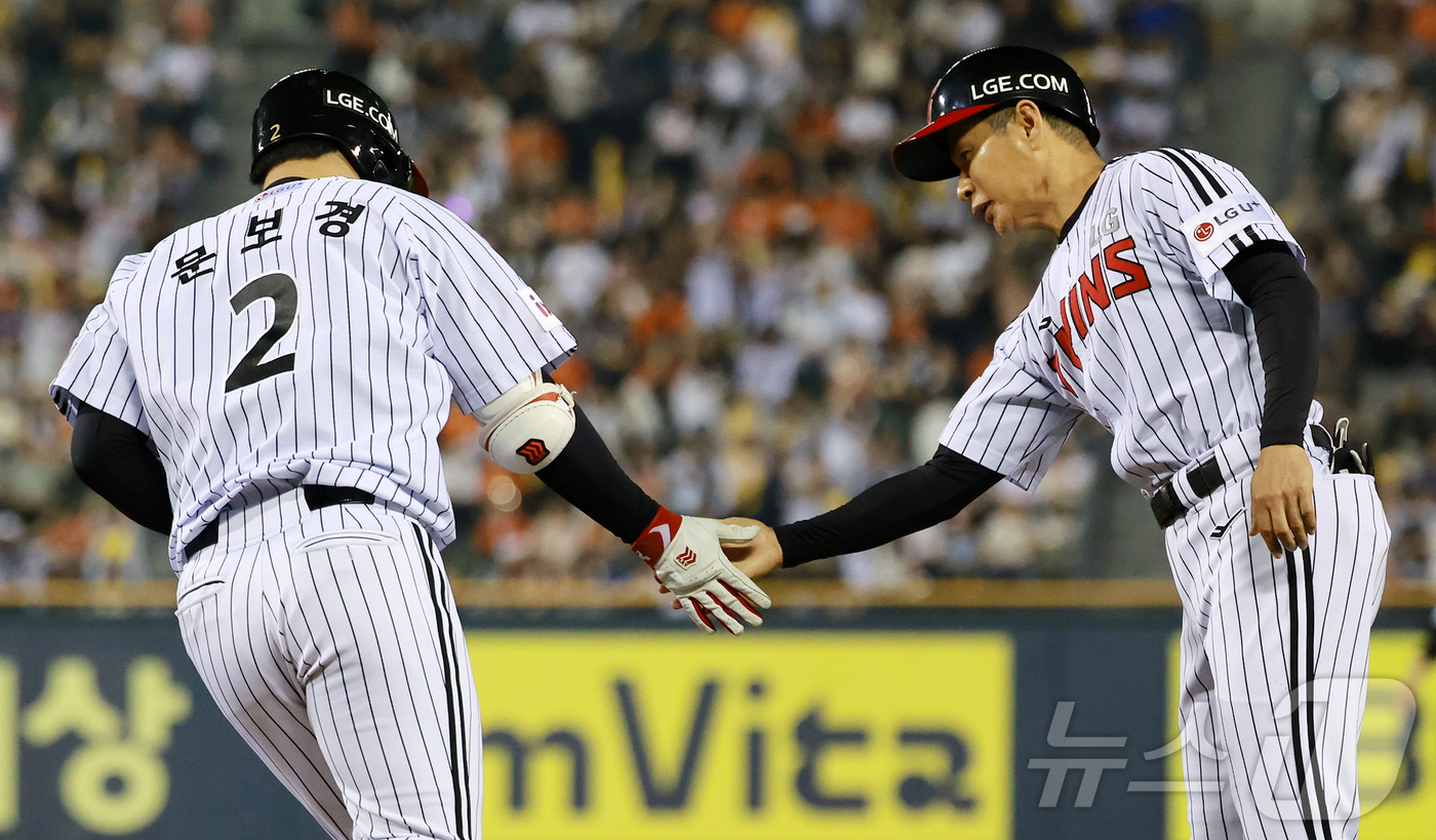 문보경의 동점 솔로홈런 - 뉴스1