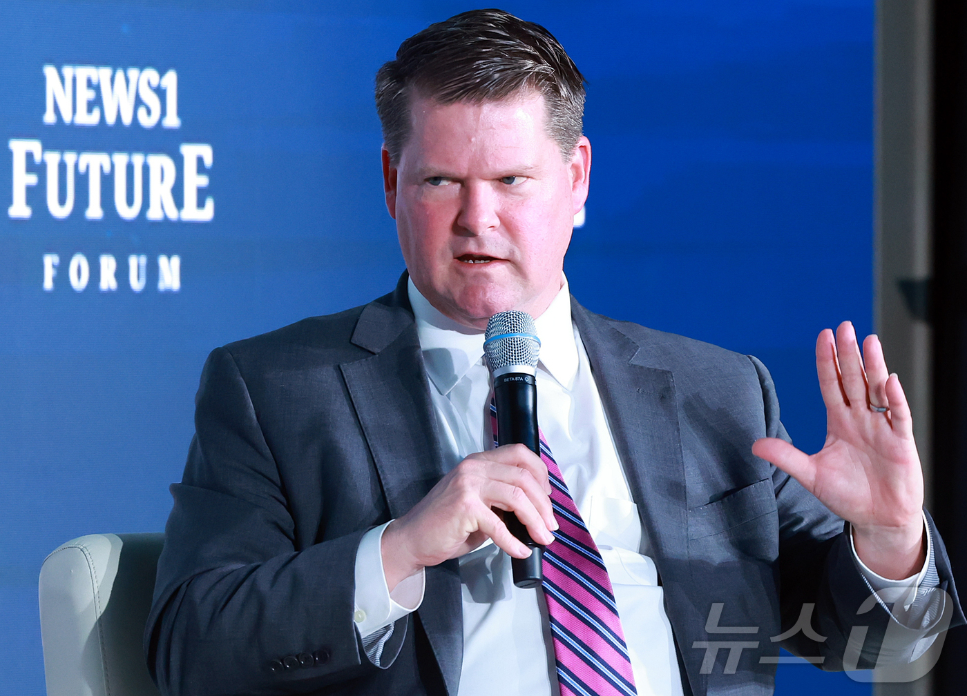 [NFF2025] 김현욱 소장과 특별대담하는 랜달 슈라이버 전 차관보 - 뉴스1