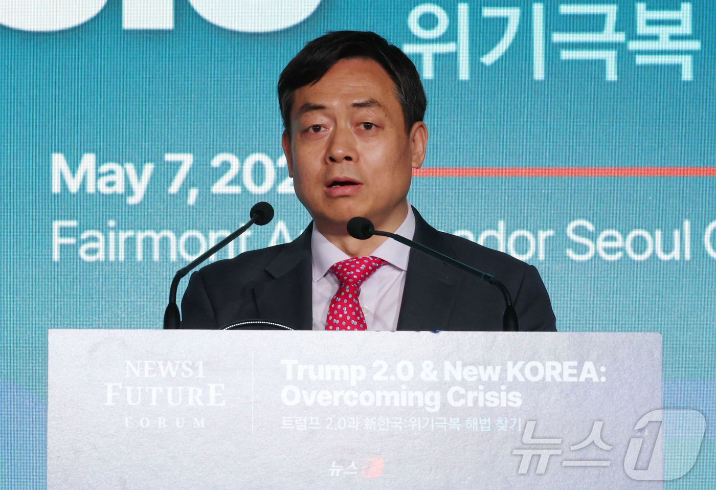 [NFF2025]한중관계 주제로 기조연설하는 왕이웨이 - 뉴스1