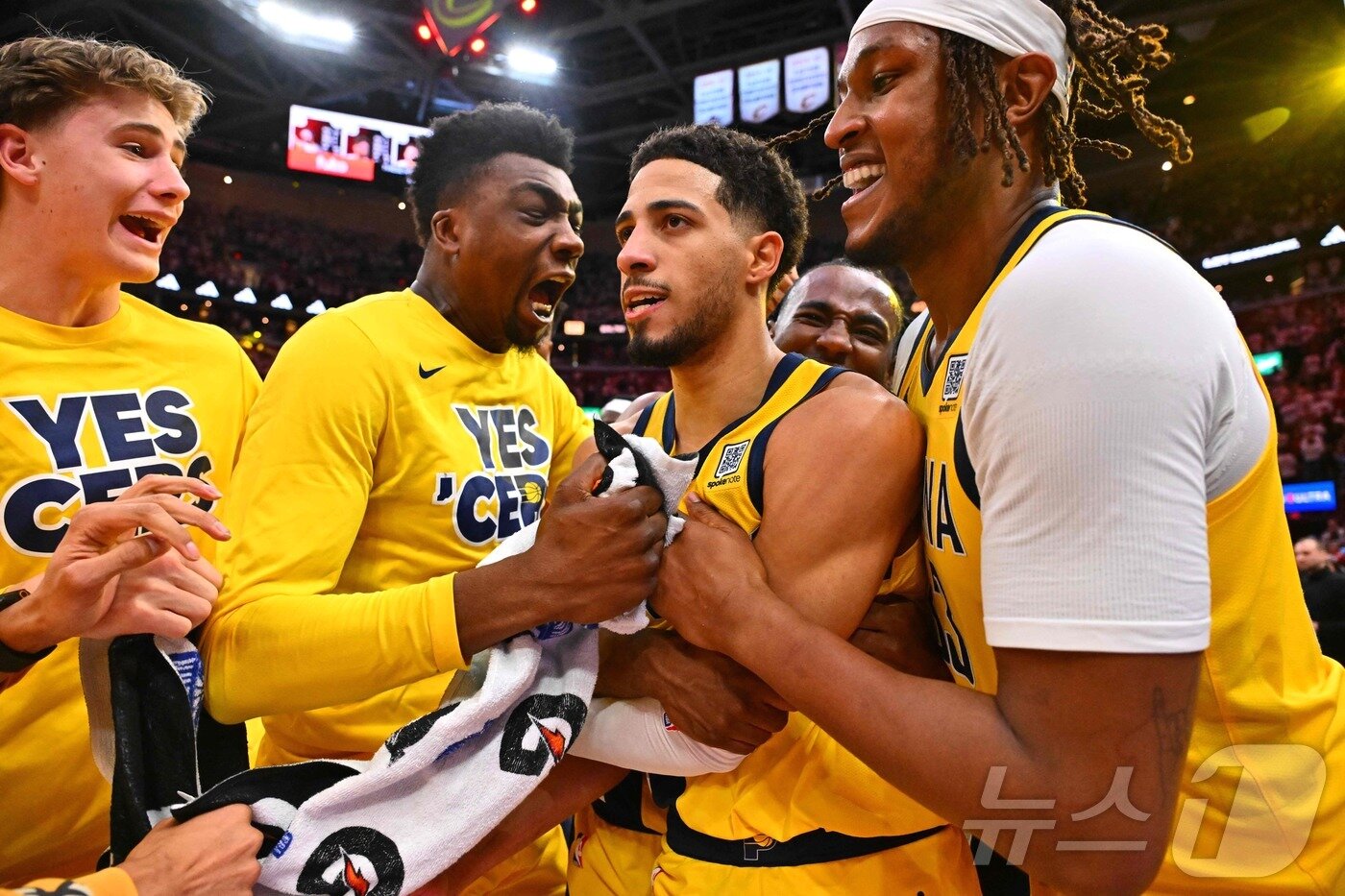 NBA 골든스테이트, 커리 부상 악재 딛고 PO 2라운드 첫판 승리 - 뉴스1