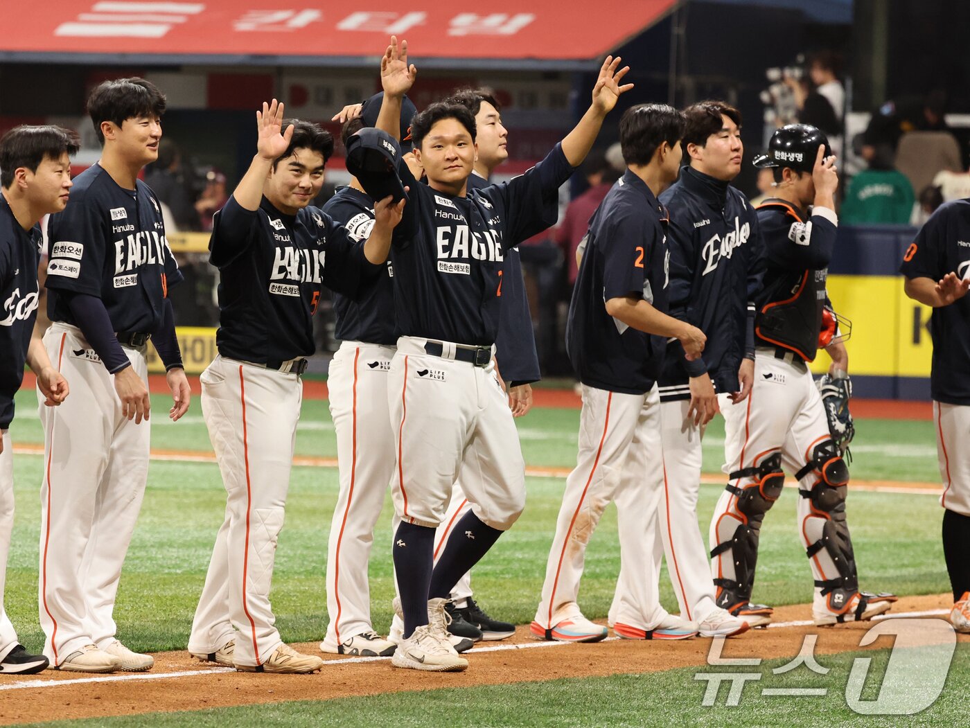 '문현빈 9회 결승포' 한화, 26년 만의 10연승…1.5G 차 단독선두(종합) - 뉴스1