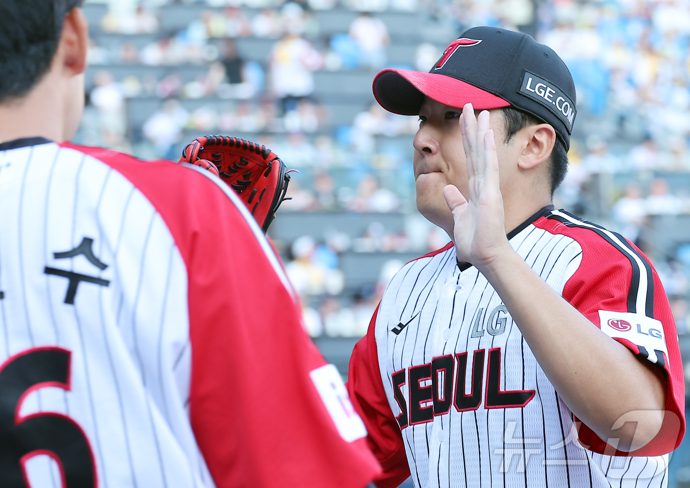 4회까지 2안타 무실점 호투 펼치는 송승기 - 뉴스1