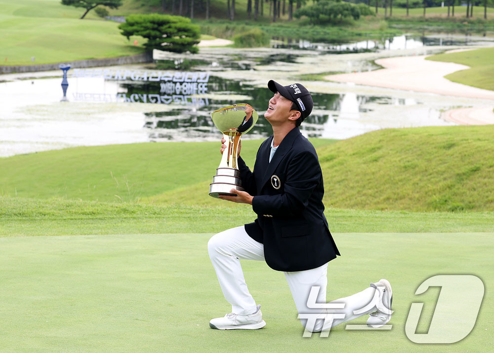 옥태훈 'KPGA선수권 우승' - 뉴스1