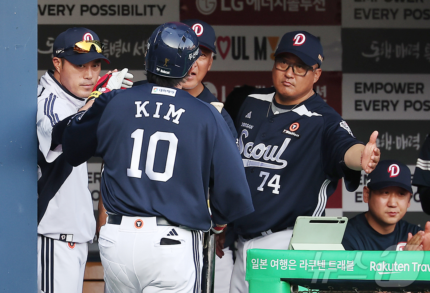 조성환 감독대행, 김민혁 잘했어 - 뉴스1