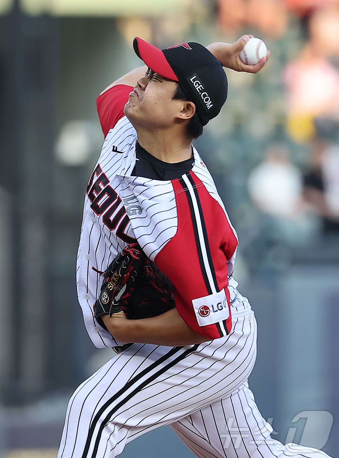 장현식, 눈 딱 감고! - 뉴스1