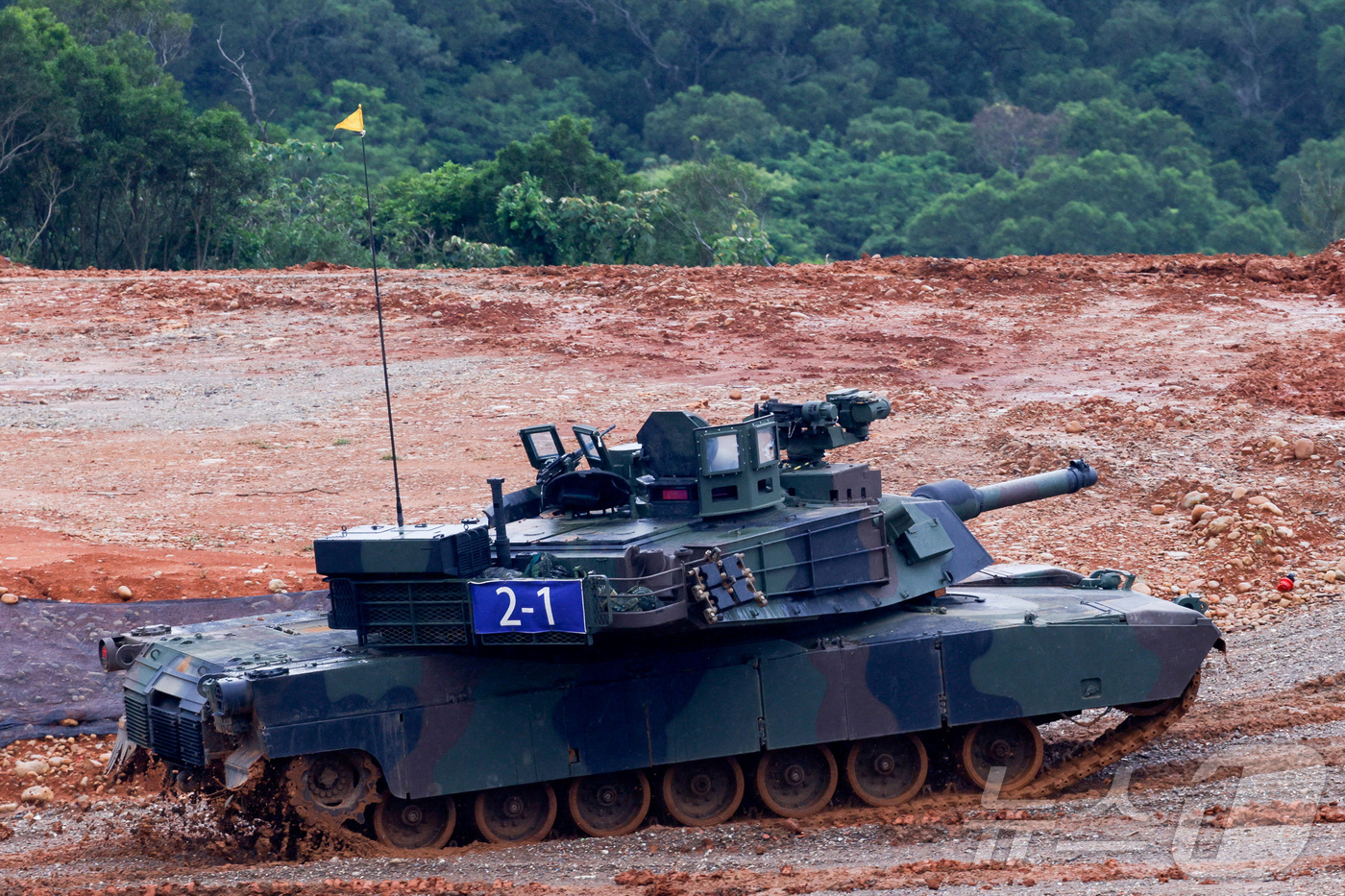 [포토] 실사격 훈련에 동원된 M1A2T 에이브럼스 전차 - 뉴스1