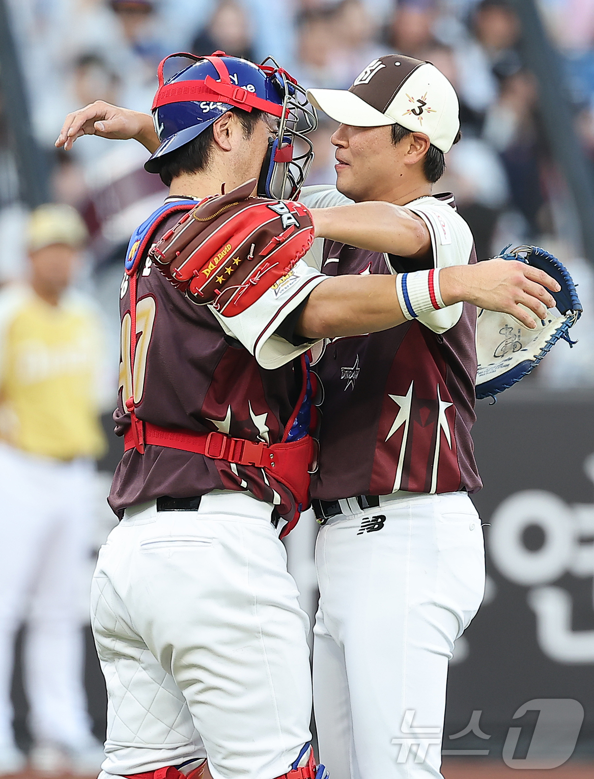 강민호·우규민, 오랜만이야 - 뉴스1