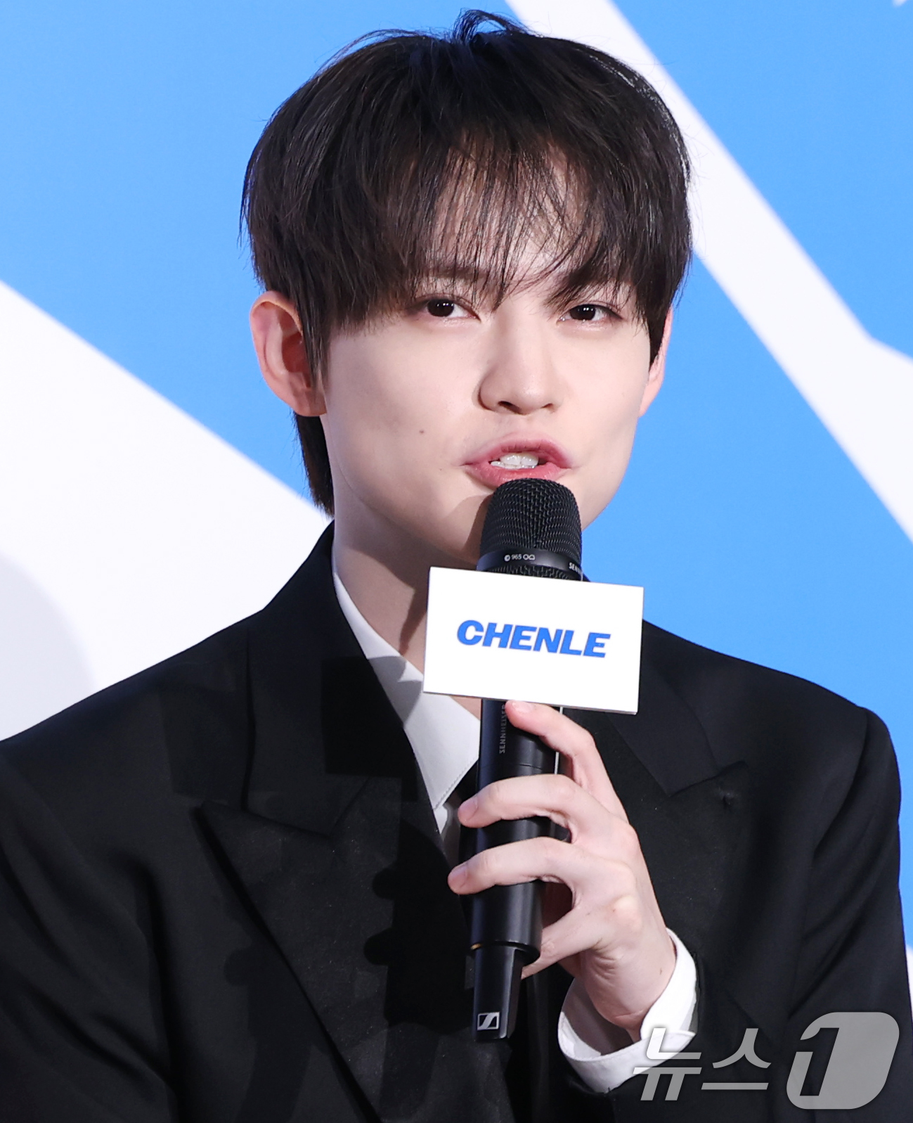 컴백 인사말 하는 천러 - 뉴스1