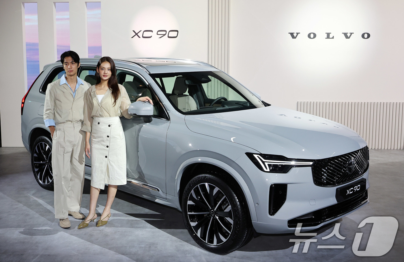모습 드러낸 볼보 신형 XC90 - 뉴스1