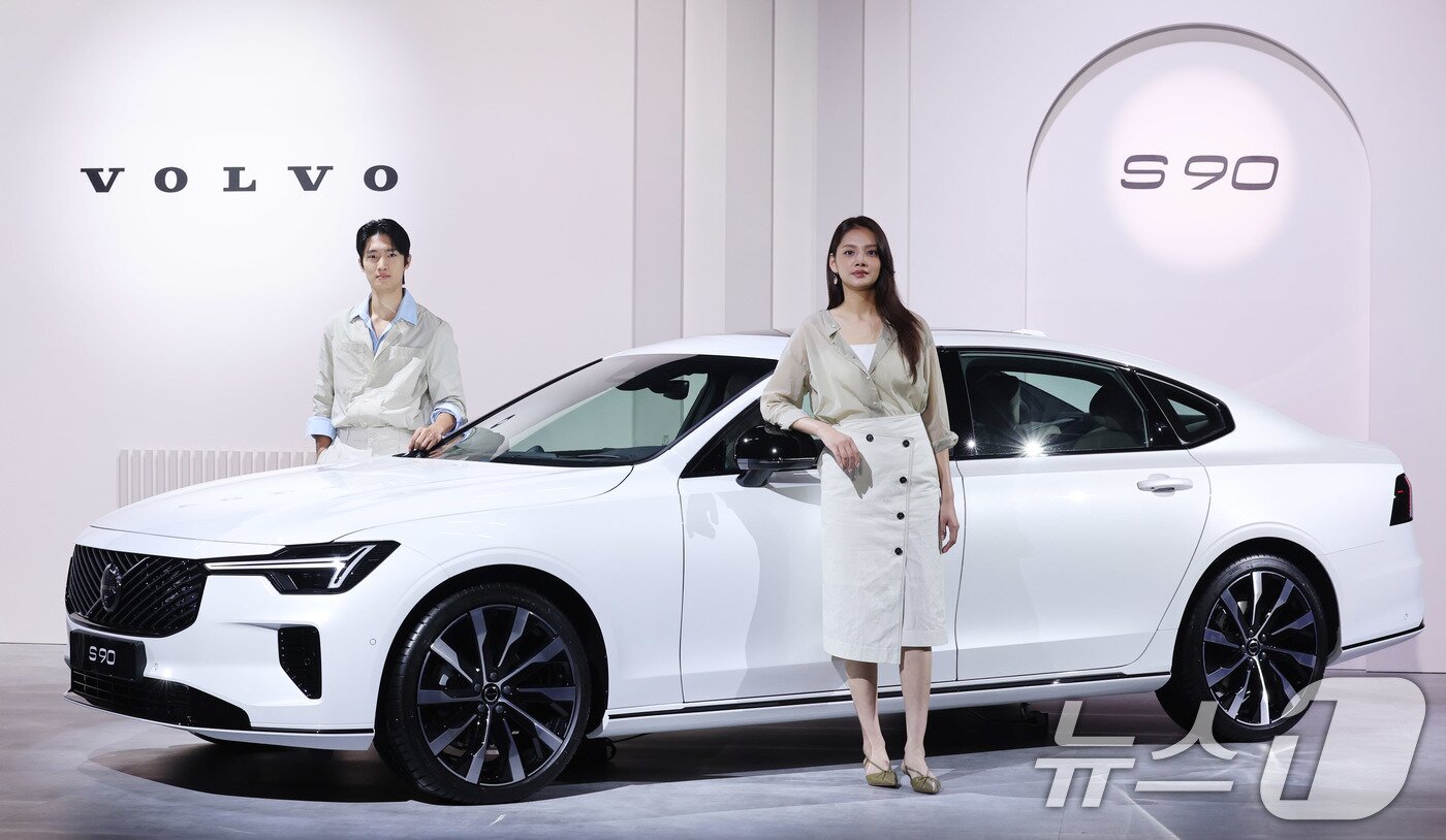 "1억 미만 유일 수입 프리미엄 SUV"…볼보XC90·S90 출시(종합) - 뉴스1