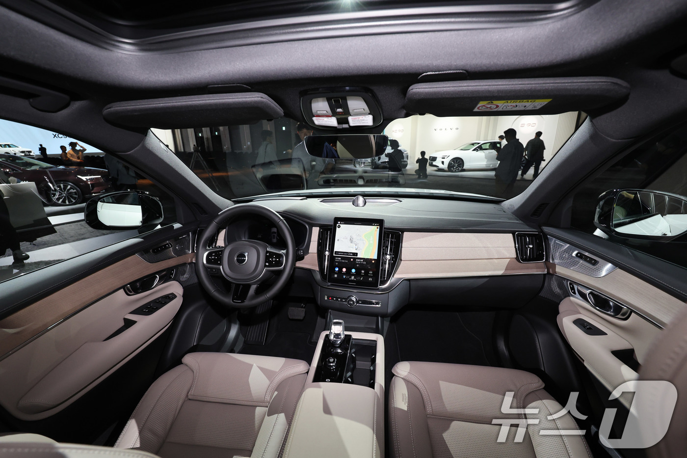 볼보, 한국 시장 맞춤형 UX 담은 XC90 공개 - 뉴스1
