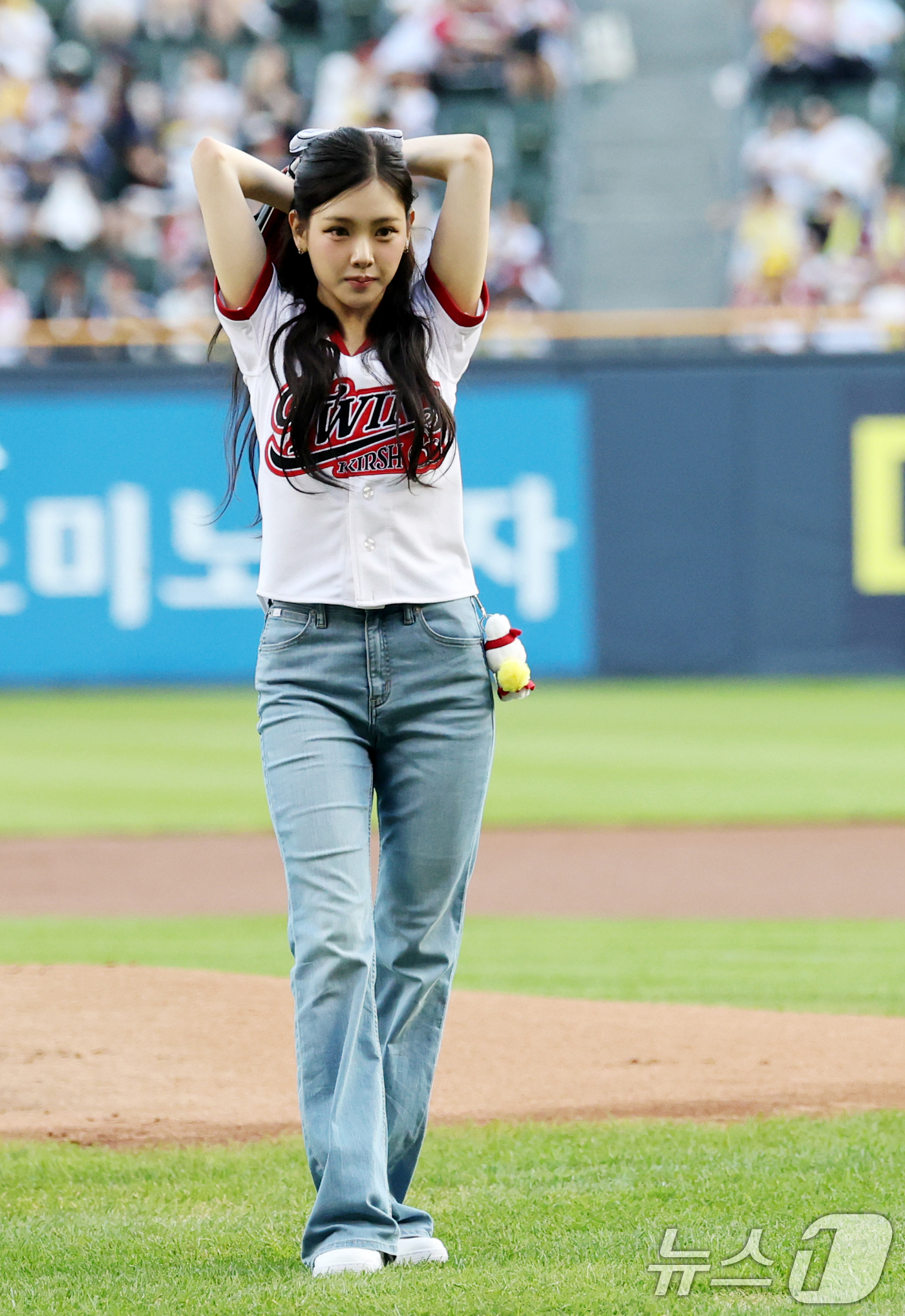 시구하는 베이비돈크라이 이현 - 뉴스1