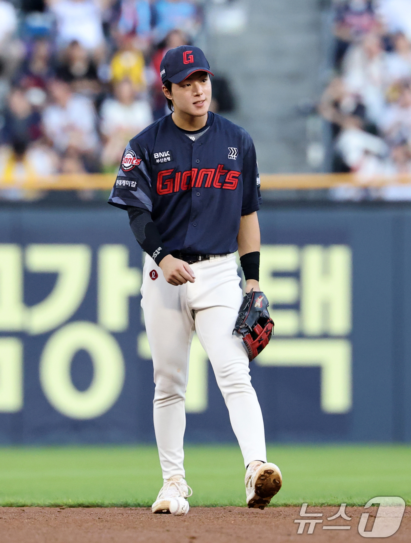 한태양 '아쉬운 수비에 자책' - 뉴스1