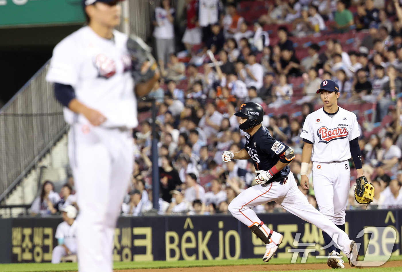 최원준 상대로 솔로포 날린 심우준 - 뉴스1