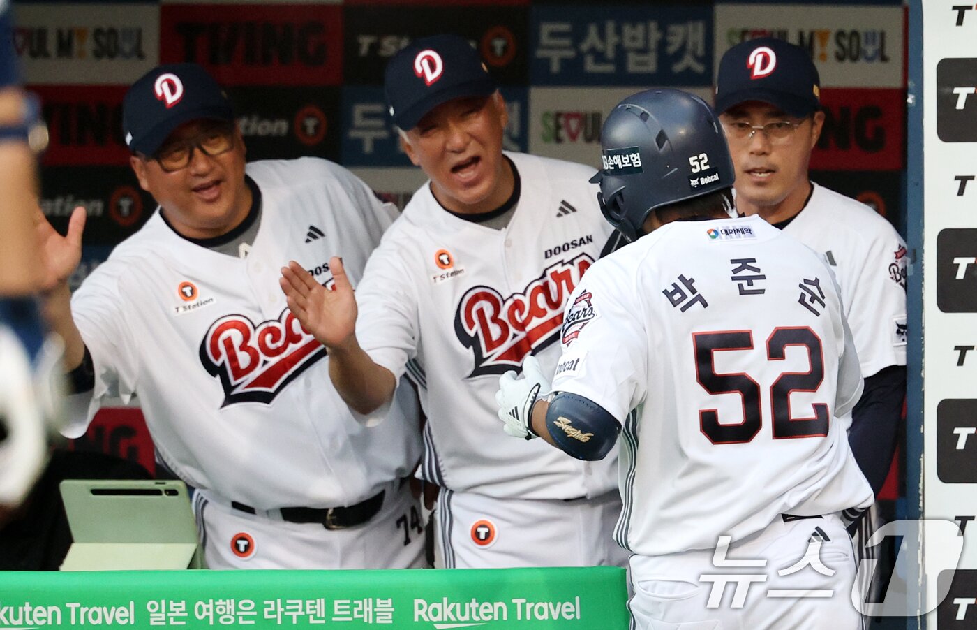 투타 영건 최민석·박준순 맹활약…'9위' 두산이 활짝 웃었다 - 뉴스1