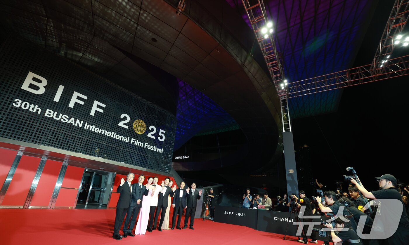 [뉴스1 PICK]30주년 맞은 부산국제영화제 '화려한 개막' - 뉴스1