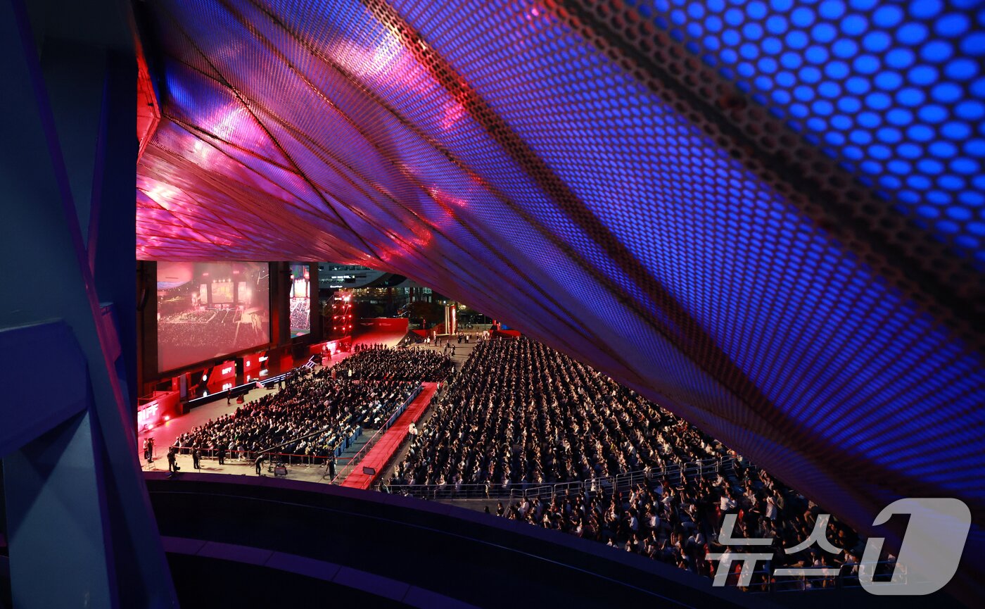 [뉴스1 PICK]30주년 맞은 부산국제영화제 '화려한 개막' - 뉴스1