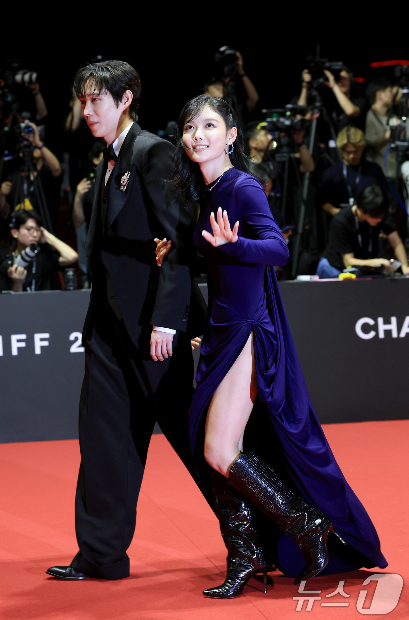 김유정, 아찔한 발걸음 - 뉴스1