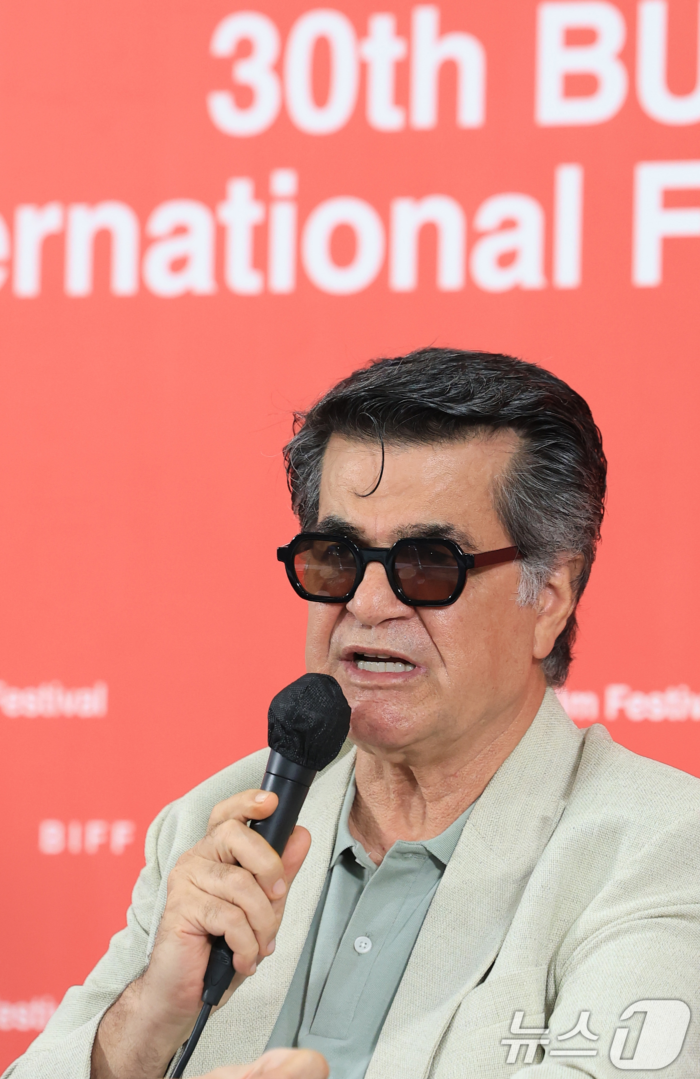 30주년 맞은 BIFF 찾은 자파르 파나히 감독 - 뉴스1