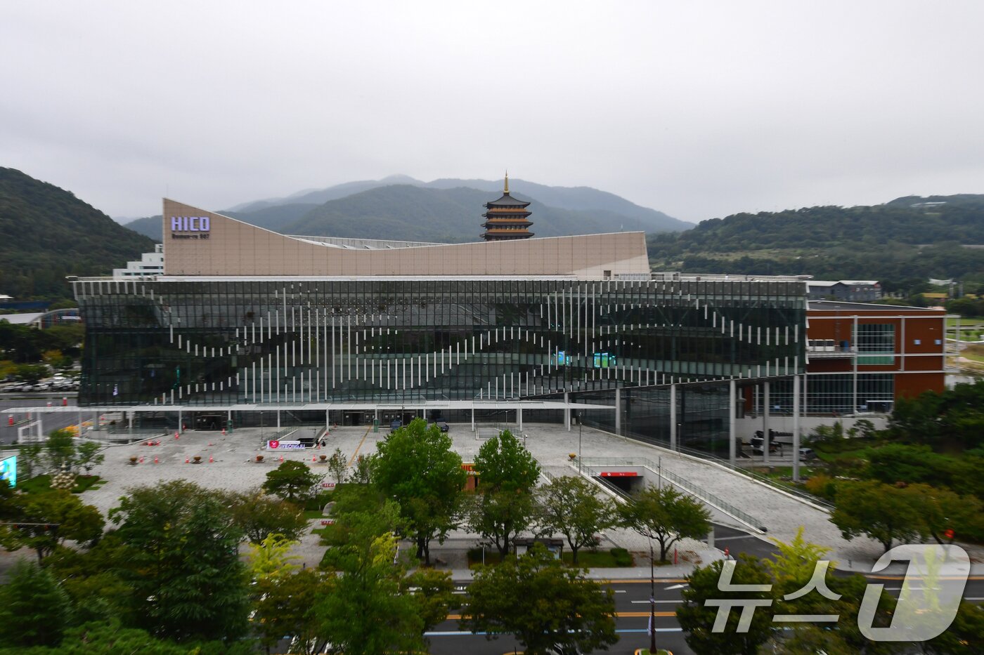 APEC 회의 시설 본 초등학생들…"교실보다 100배 크다" 탄성 - 뉴스1